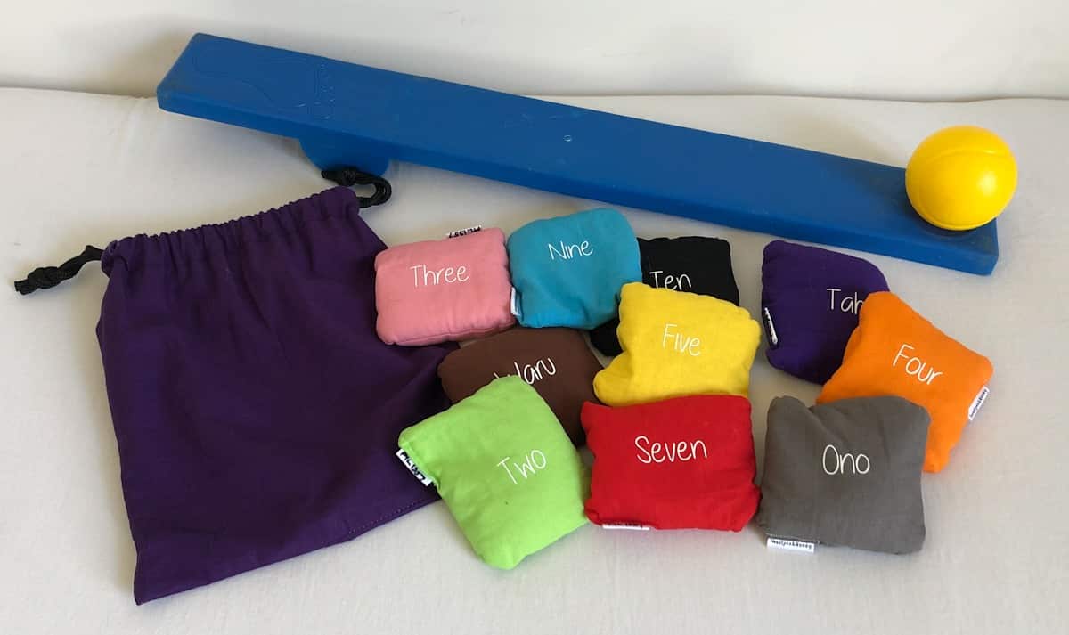 Flip and Catch Te Reo Numbers Beanbag Game